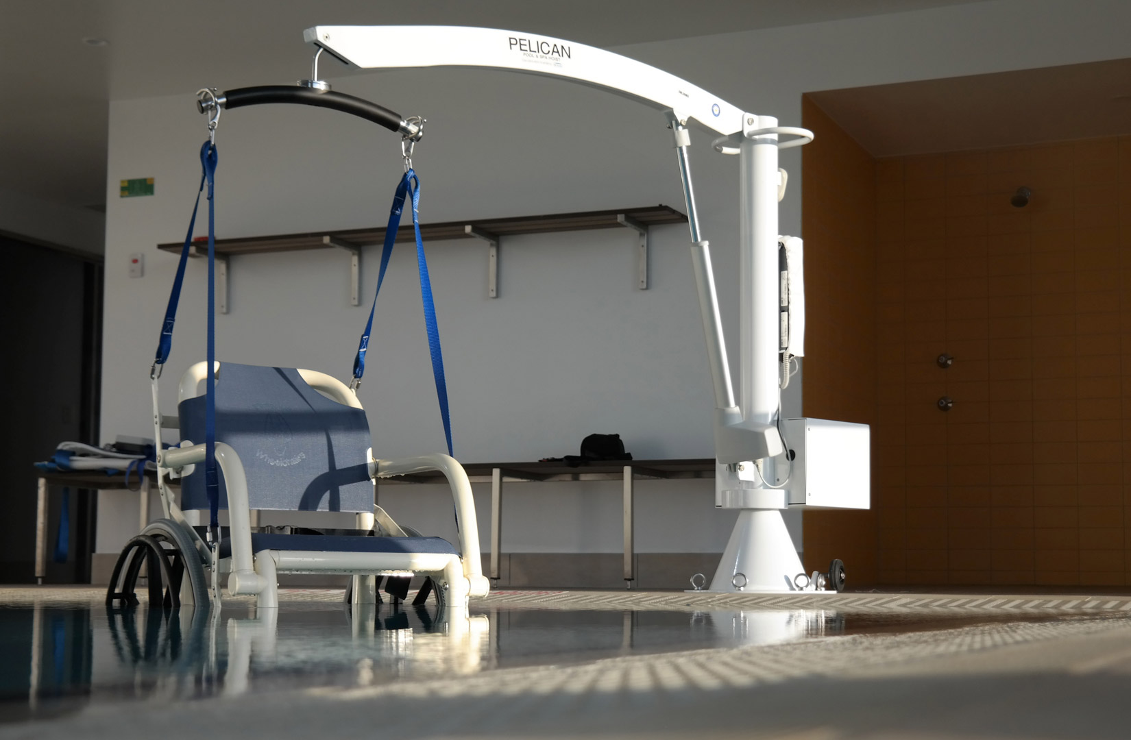 How to choose the right pool access hoist for your needs - Para Mobility